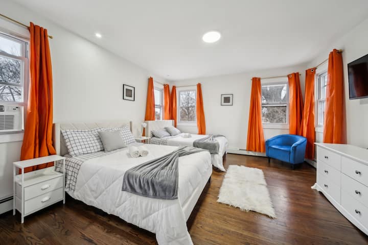 Capacity For 20 People Near The Airport - New Jersey