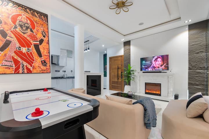 Skyview Haven – 2br Penthouse W/ Pool & Balconies - Nigeria