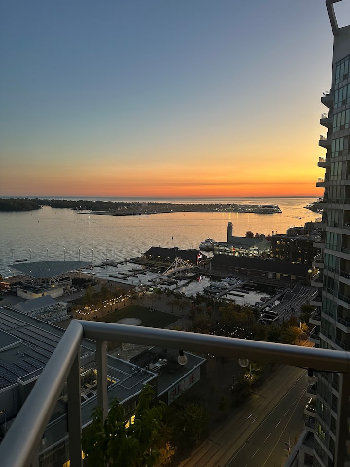 Waterfront Balcony View. Heated Pool. Full Gym. - Toronto