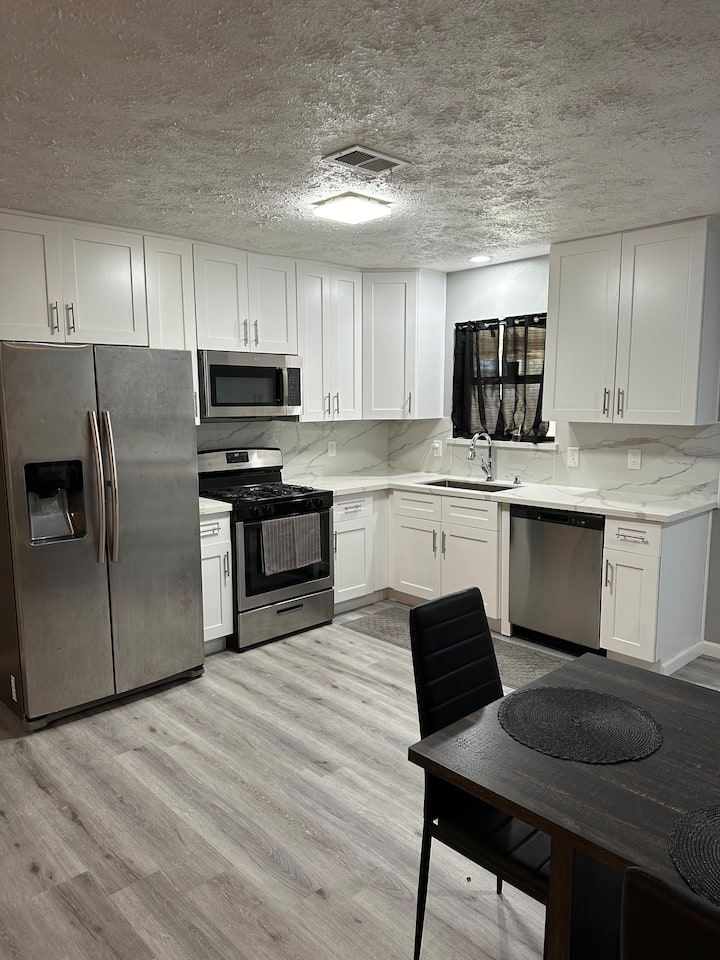Fresh & Clean Remodeled House 
Close To Hospital - Spring, TX