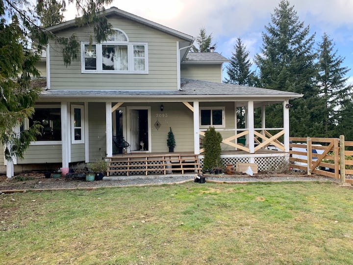 Pet Friendly Family Home In Shawnigan Lake - Cowichan Bay