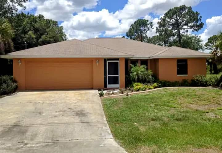 Spacious Lehigh Home - Lehigh Acres, FL