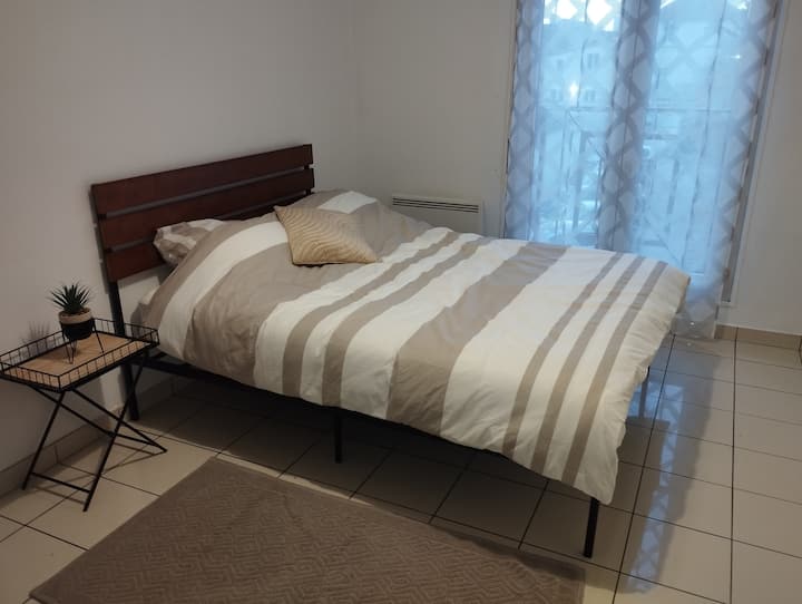 Appartement Entier Calme Et Spacieux (2 Chambres) - Mantes-la-Jolie