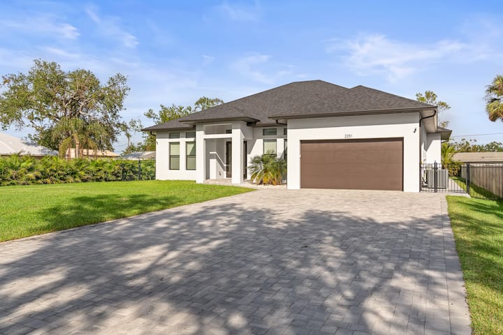 Gulf Breeze Oasis - Venice, FL