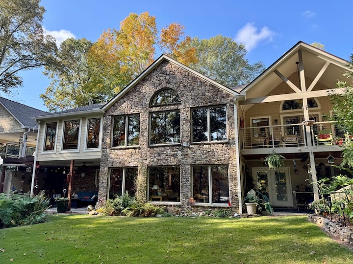 Beautiful Lake House Retreat - Private Lake Access - Lake Lanier