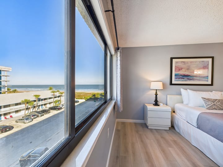 Sandcastles 2br/2ba Cocoa Beach Ocean Views! - Cocoa Beach, FL