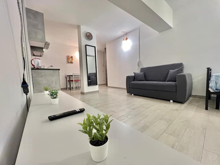 Abruzzi Home, Accanto A Metropolitana E Servizi - Cologno Monzese