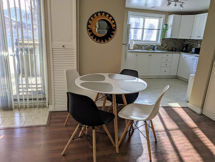 Bright 2 Bedroom Suite - Toronto