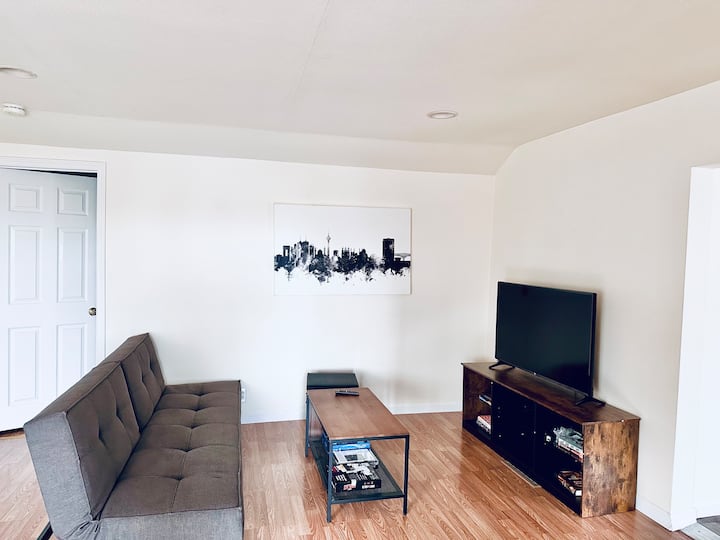 Convenient 3bd Near Downtown - Seattle, WA