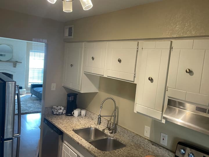 Cozy 2 Bedroom Condo - University Oaks - San Antonio