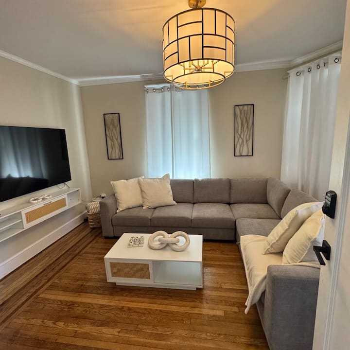 Sweet & Cozy Home | Free Parking - Yonkers, NY