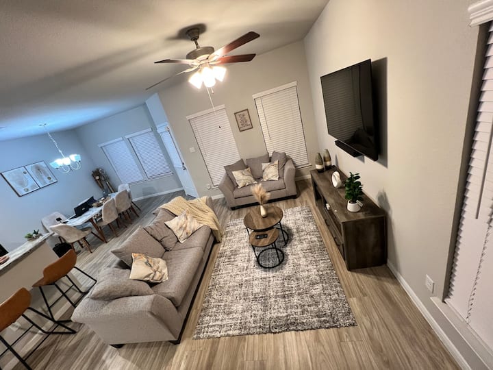 The Elegant Escape | Near Downtown & Med Center - South Houston, TX