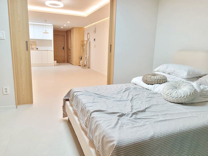 2호선 교대역 1분/19평 아파트/2룸/8 - Seoul