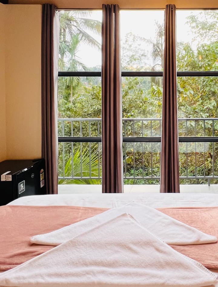 2 Bed Luxury Cottage With Mountain View/wayanad - Kerala