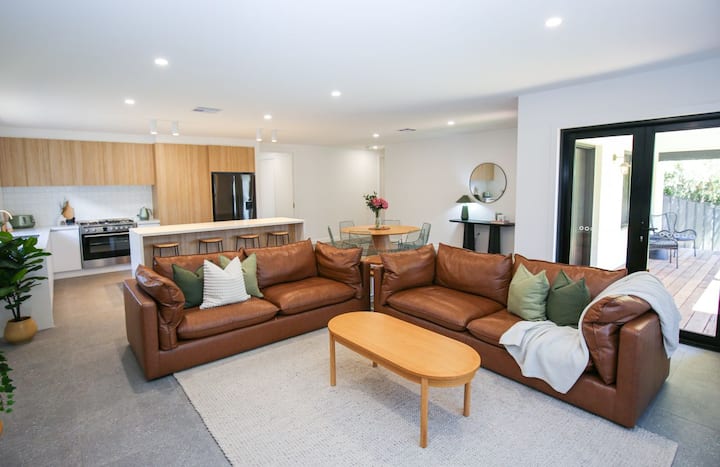 Manning Retreat - Central Family Home - Bright