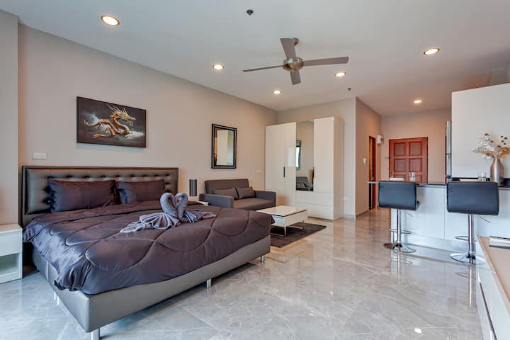 Beachfront Condo Phratamnak - Pattaya City