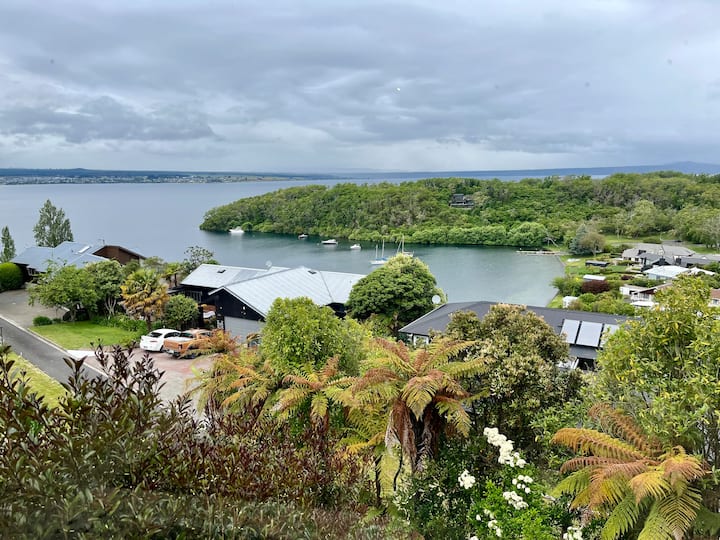 Lake Views In Acacia Bay, Taupo - Taupō