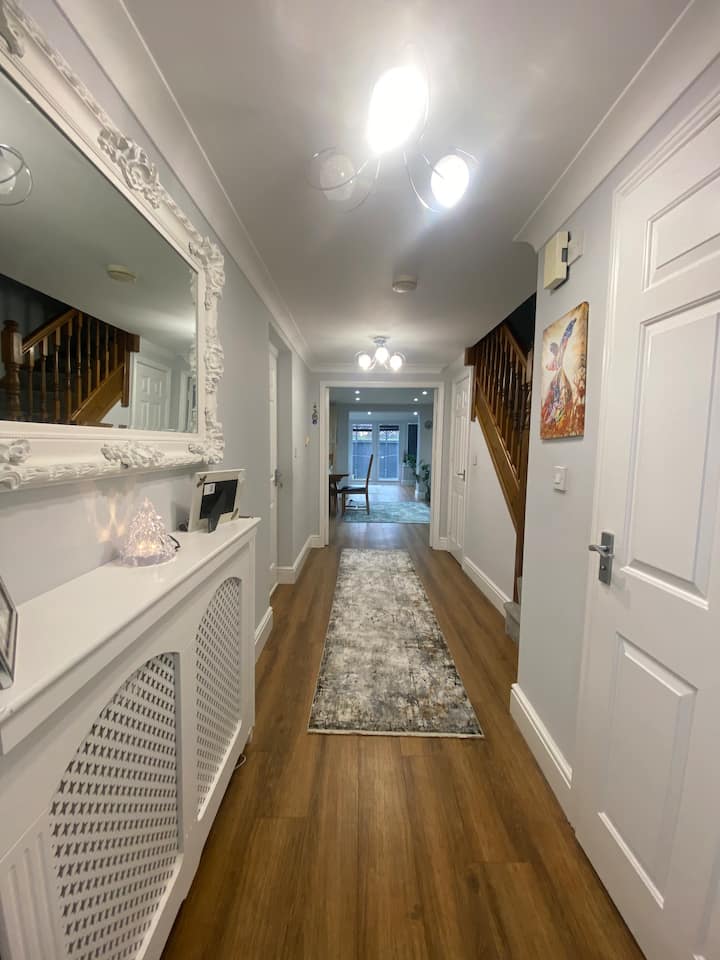 4-bedroom House For Rent: Wi-fi, Parking, Sleeps 6 - 고덜밍