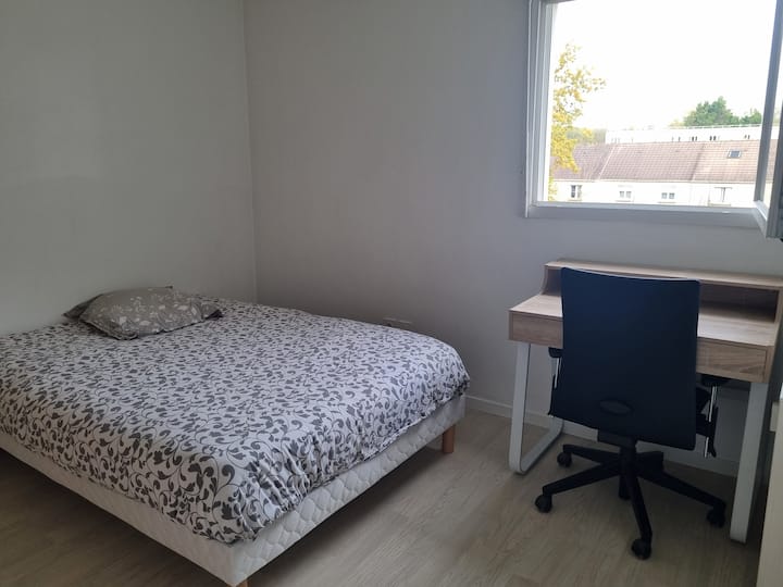 Chambre Privée Confortable En Colocation - Évry