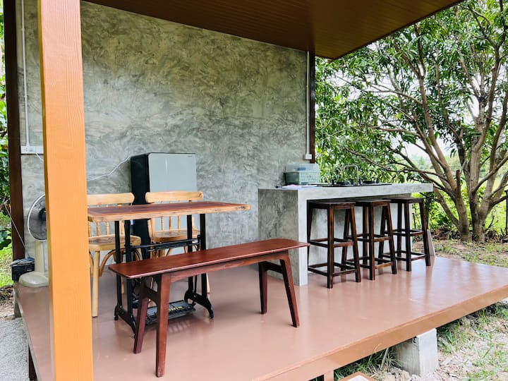 Baan Din Por Jai - Hang Dong