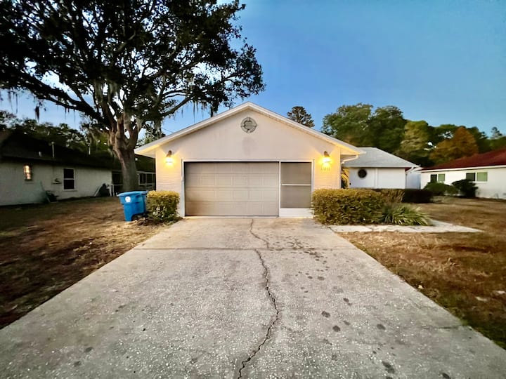 Spacious 3 Br Pool Home - 5 Mins To Weeki Wachee - Spring Hill