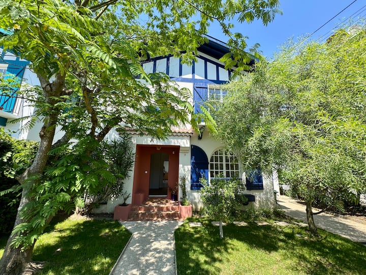 Maison Avec Piscine Dans Le Quartier Des Arènes - Bayonne