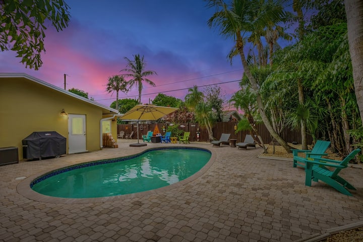 Family Friendly ~ Pool ~ Hot Tub ~ Grill - North Palm Beach, FL