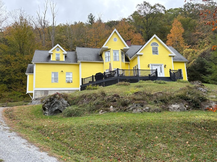 Large Mountaintop Retreat In The Berkshires - Stockbridge