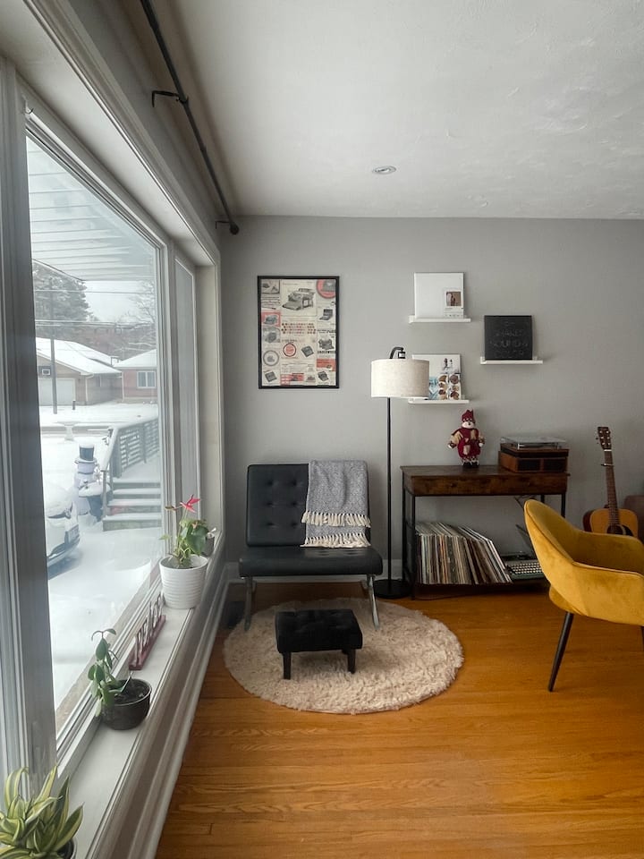 Cozy Private Room, Peaceful Stay, Prime Location - Peterborough, ON, Canada