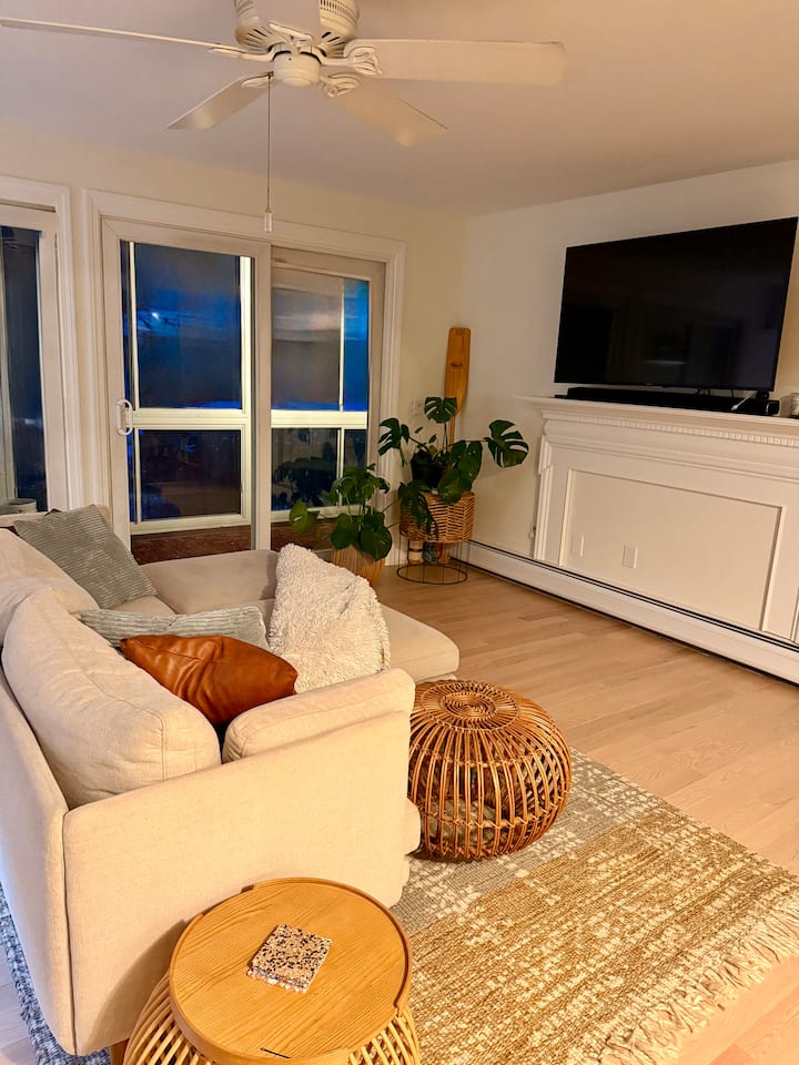 Brand New Renovated Condo On Lake Winni With Pool! - Weirs Beach, NH