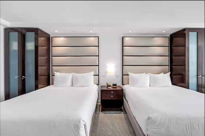 2 Fontainebleau Connectin Studios 10 Guests 5 Beds - Miami Beach, FL