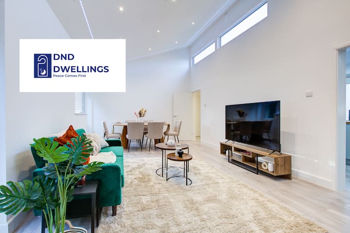 Sleek 3 Bedroom Home Sleeps 6 With Parking - Colchester