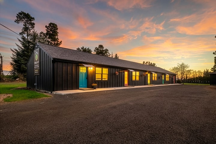 Netarts Peace Out 2 Beach Cottage. Bay View Sunset - Tillamook, OR