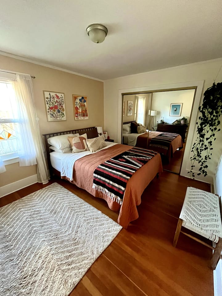 Guest Room Near Downtown Salem - Salem, OR