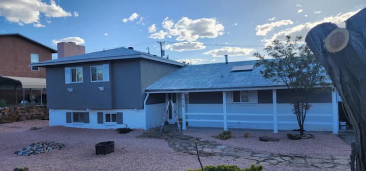 Walking Distance To 2 Hospitals. - Gallup, NM