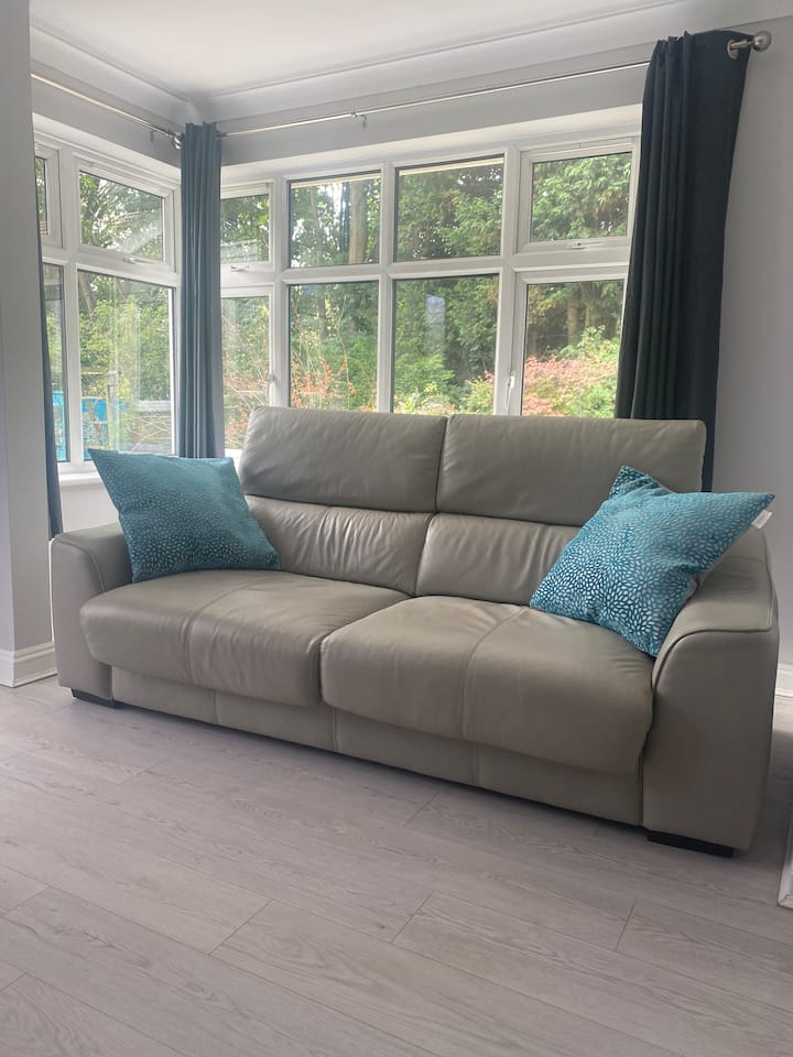 Quiet Spacious 2 Bed Bungalow | Parking + Ev - Northampton