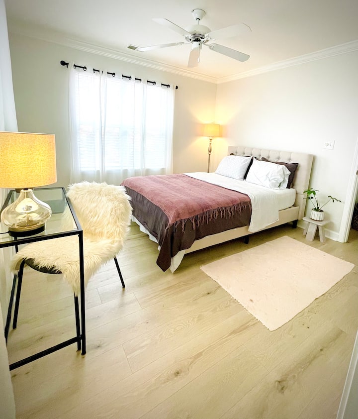 Lake Side Room - Davidson, NC