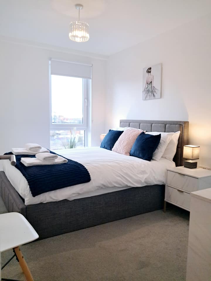 2bed2bath L Contractors | Nhs | Insurance | Wifi - Manchester