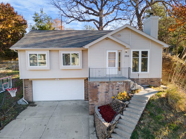 Cozy 3bd/2.5ba Home- Near Downtown Omaha And Zoo - Omaha, NE