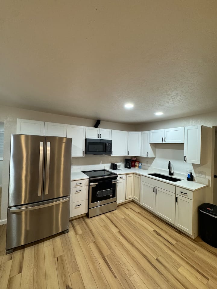 Modern 2 Bedroom House In Anc - Alaska