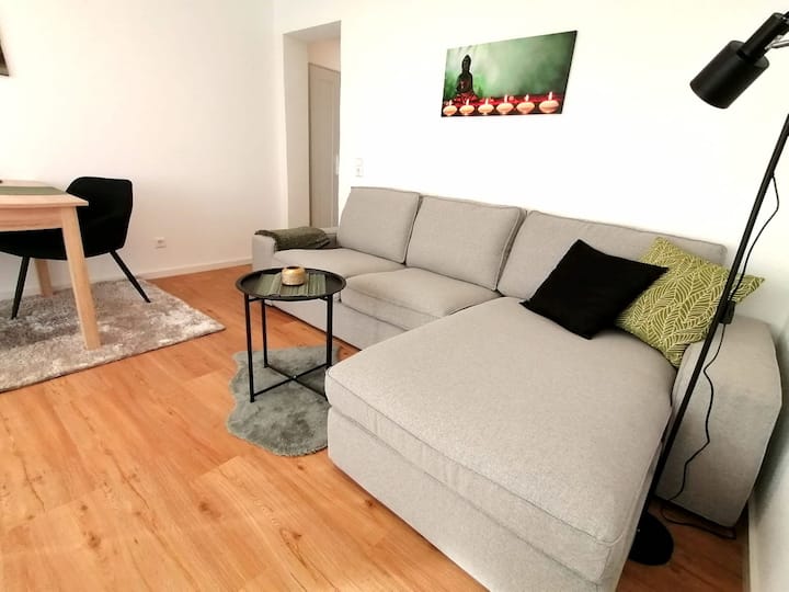 Möblierte, Renovierte 2 Zimmer Wohnung, Top Lage - Sindelfingen