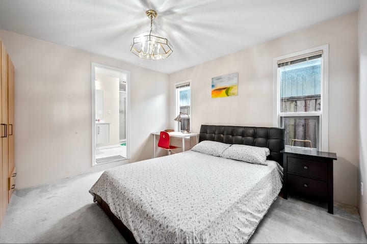 Bright Maple House
独立出入一室一卫一厨 - Ladner