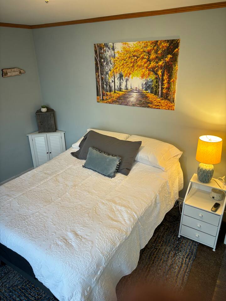 Spacious, Sunny, 1 Bedroom- Furnished & Downtown! - Brattleboro