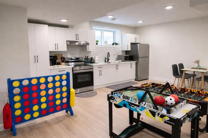 Unique Entertainment Suite| Game| Netflix - Edmonton
