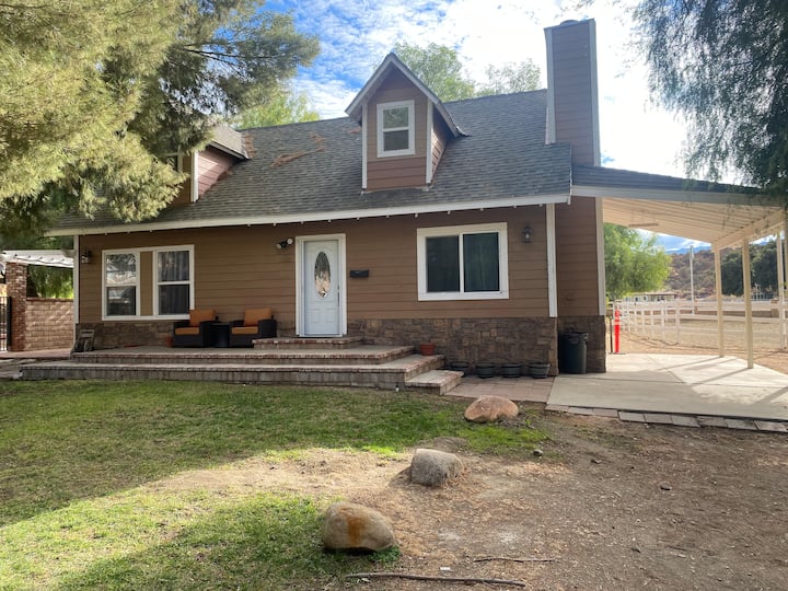Guest House On Equestrian Ranch - Magic Mountain, CA