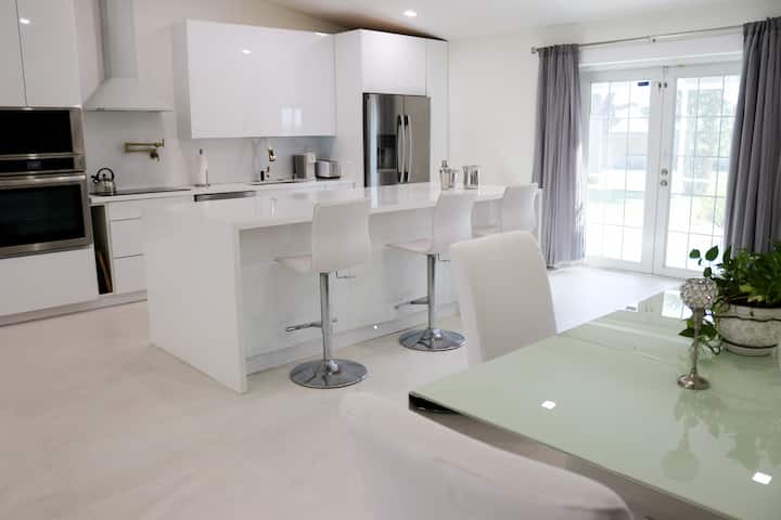 Moderna, Elegante Y Lujosa. - Port Charlotte
