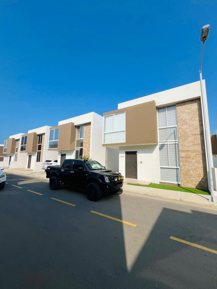 Confortable Casa Frente Al Mar Con Piscina - Manta