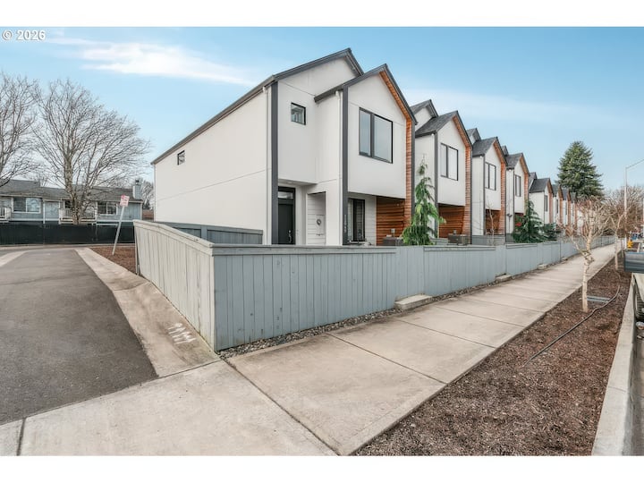 Tranquil Townhome In Prime Location - Portland, OR