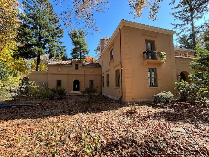 Guest Quarters In Italian Mansion Within Fieldston - Yonkers, NY