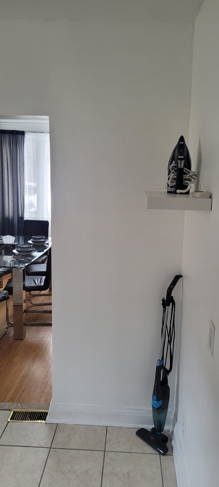 Apartment Unit With Two Bedrooms - Toronto
